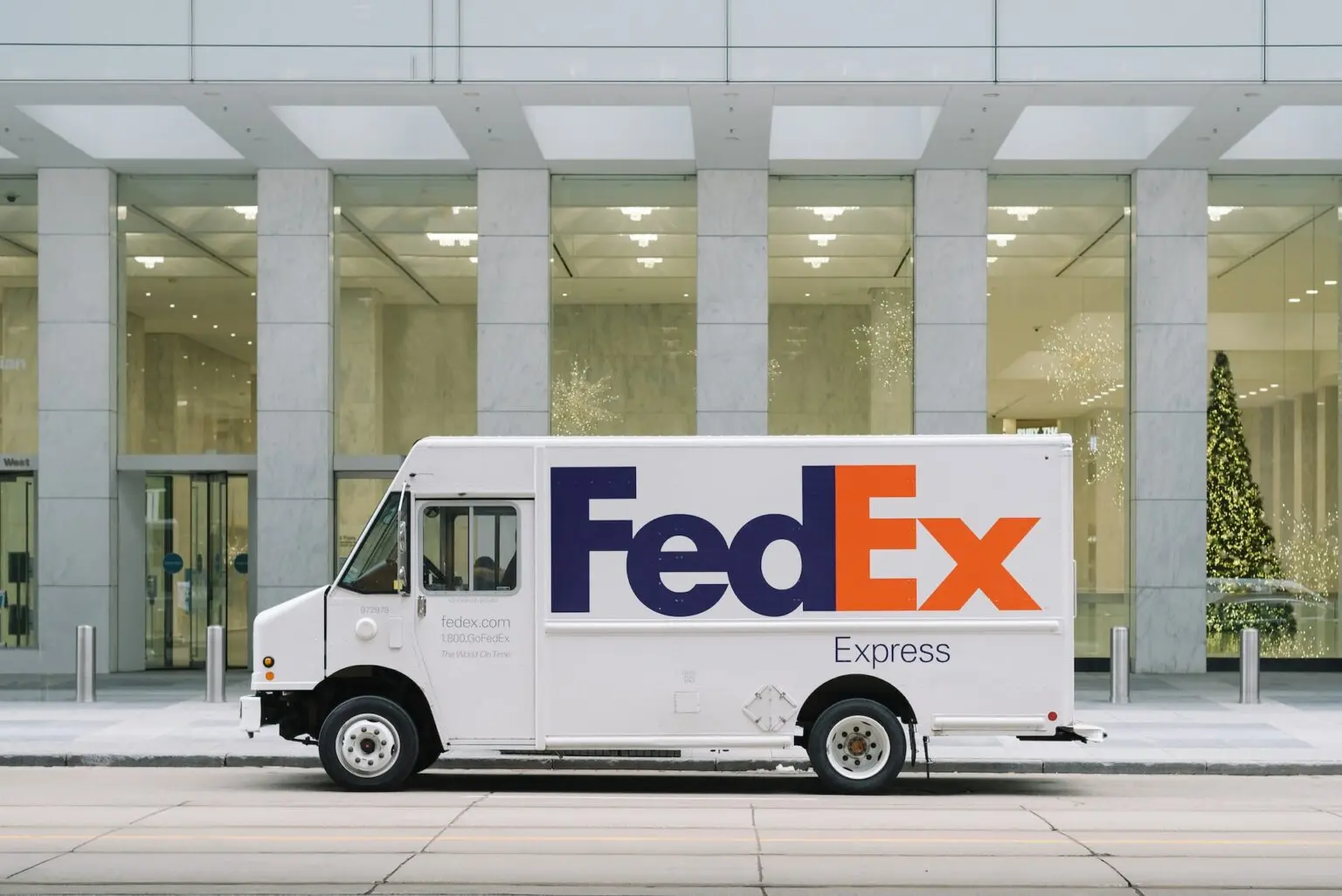 What Fedex Trucks Have A Bulkhead Door: The Ultimate Safety and ...
